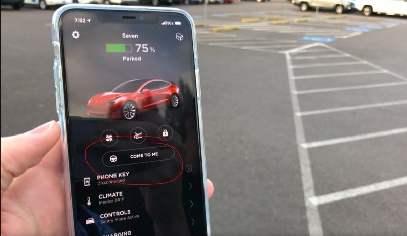 Smart Summon v akcii: Majitelia vozidiel Tesla predvádzajú novú ...