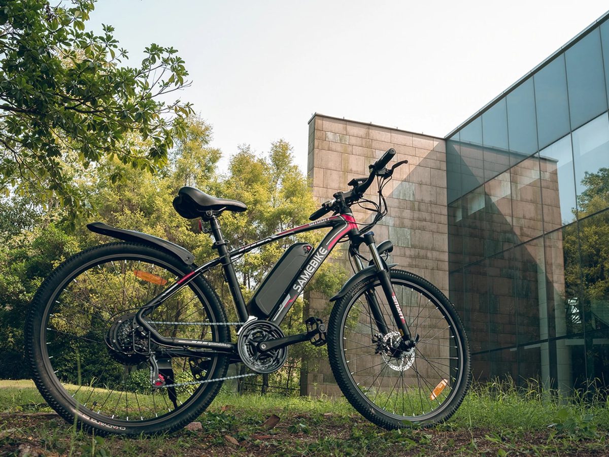 MONŠTRUM Z ČÍNY: Bicykel Samebike MY-SM26 má dojazd 80 km, odvezie aj ...