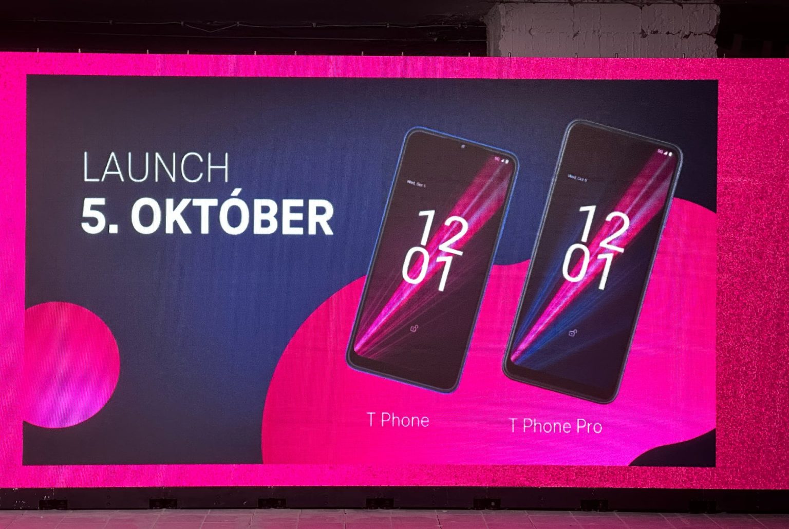 T Phone a T Phone Pro sú tu: Telekom začína predávať vlastné 5G ...